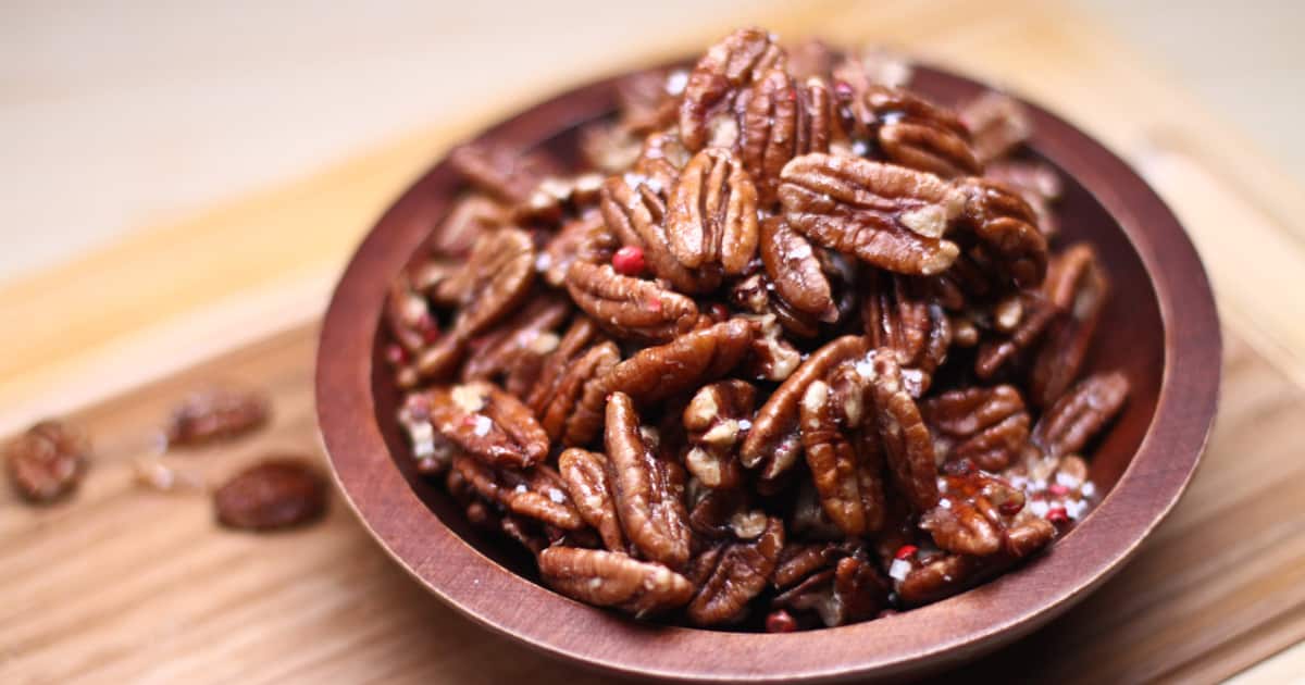 Pacanes caramélisées au sirop d'érable et au poivre rose | Zeste