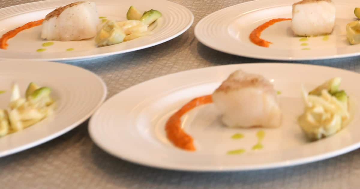 Poisson poché & sauce romesco | Zeste
