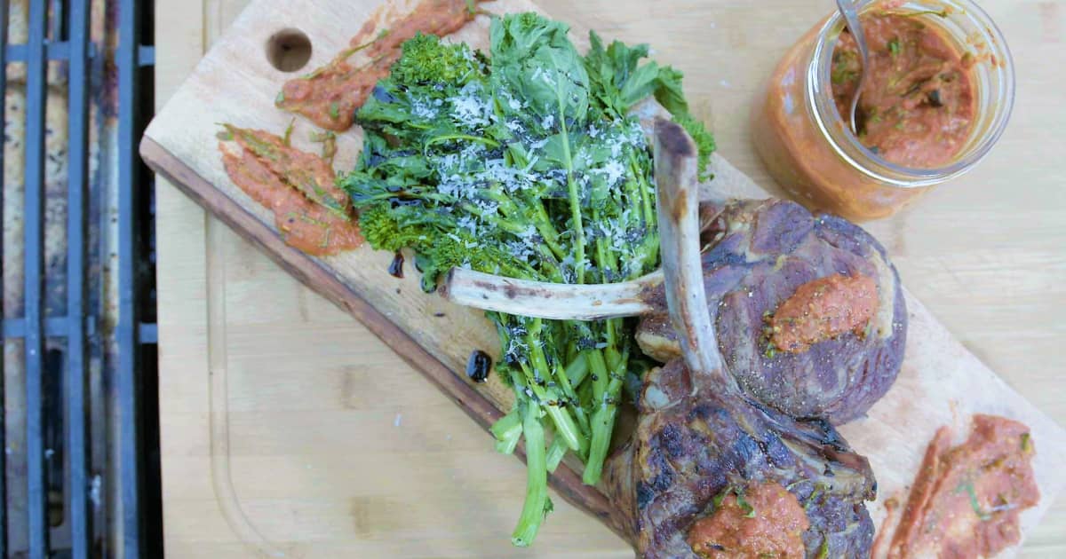 Côte de veau assaisonnée et rapinis grillés | Zeste