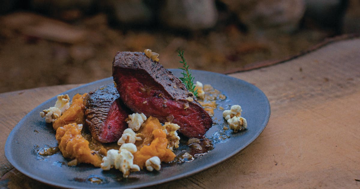 Surlonge d’orignal, purée de patate douce et popcorn au myrique baumier ...