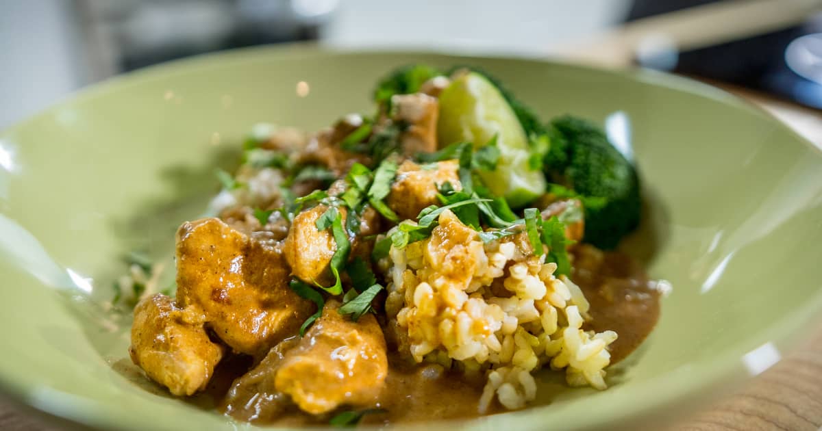 Recette de poulet au beurre à la noix de coco | Zeste