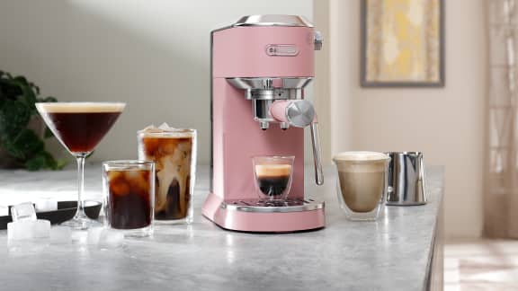 Oubliez les fleurs : cette machine à café rose est le cadeau de Saint ...