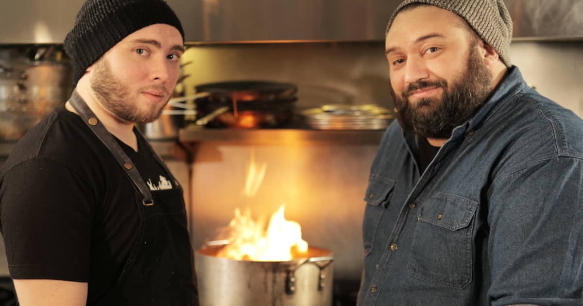 Cuisiner sur le feu de camp avec le chef Alexandre St-Amand | Zeste