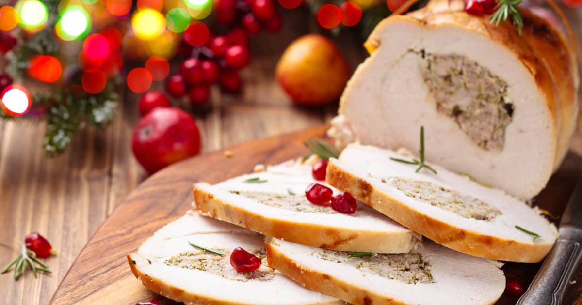 Recette de poitrine de dinde farcie au pain | Zeste