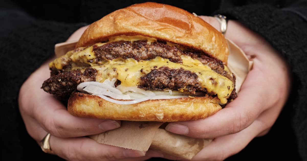 Comment faire un smash burger : LA technique ultime | Zeste