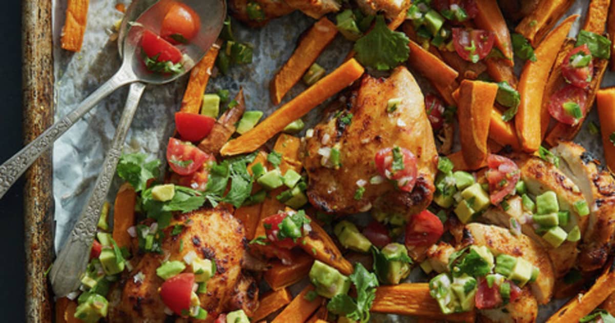 Plaque de poulet et patates douces, salsa d'avocat | Zeste