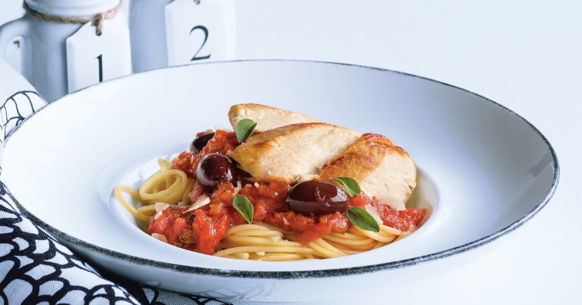 Recette de poulet à la sauce puttanesca | Zeste