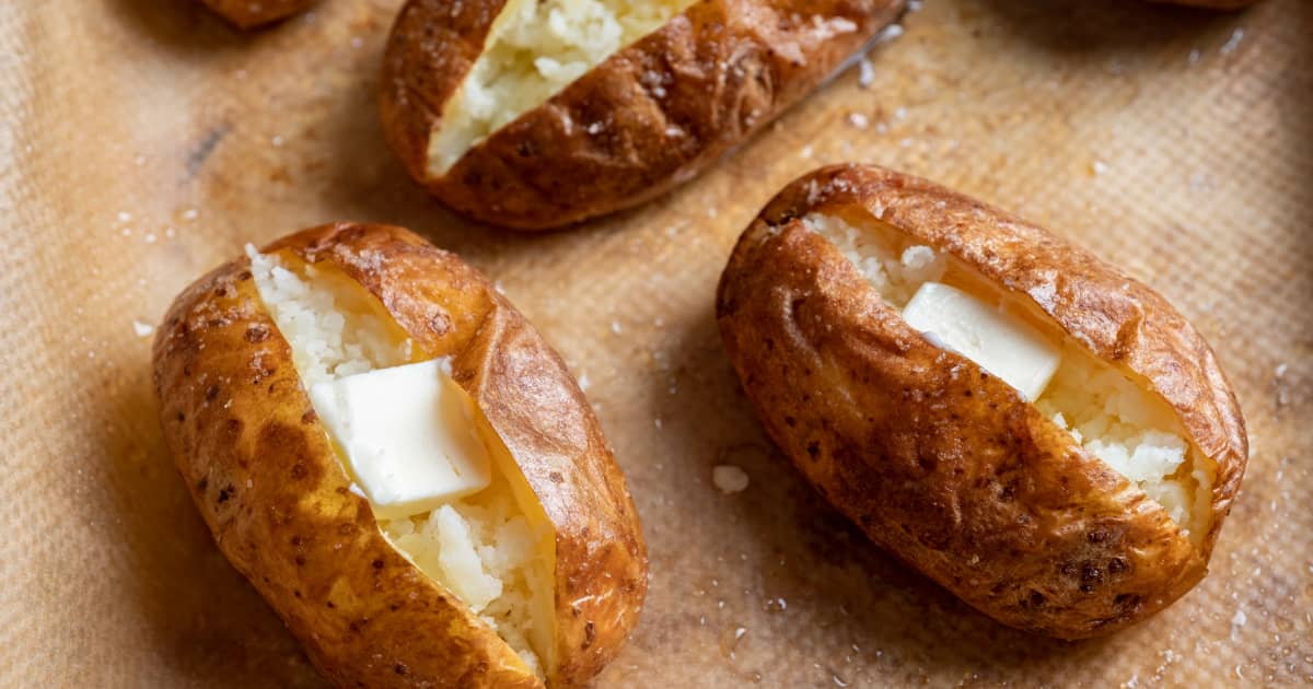 Voici comment cuire des «patates au four» au air fryer | Zeste