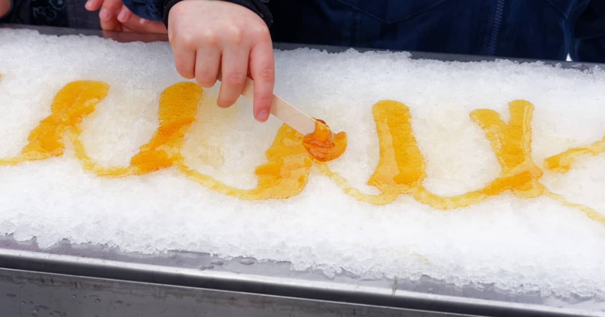 Voici par quoi remplacer la neige pour faire de la tire d'érable maison ...