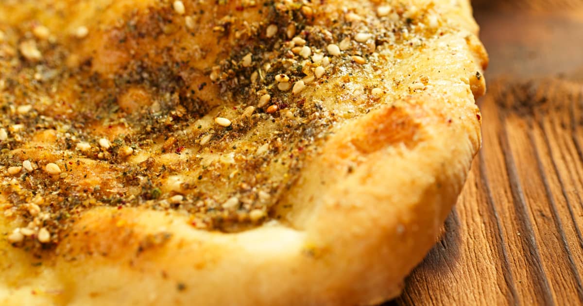 Pain naan maison au sumac et au zaatar | Zeste