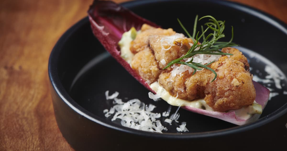 Sot-l’y-laisse de poulet croustillant en feuille d’endive | Zeste