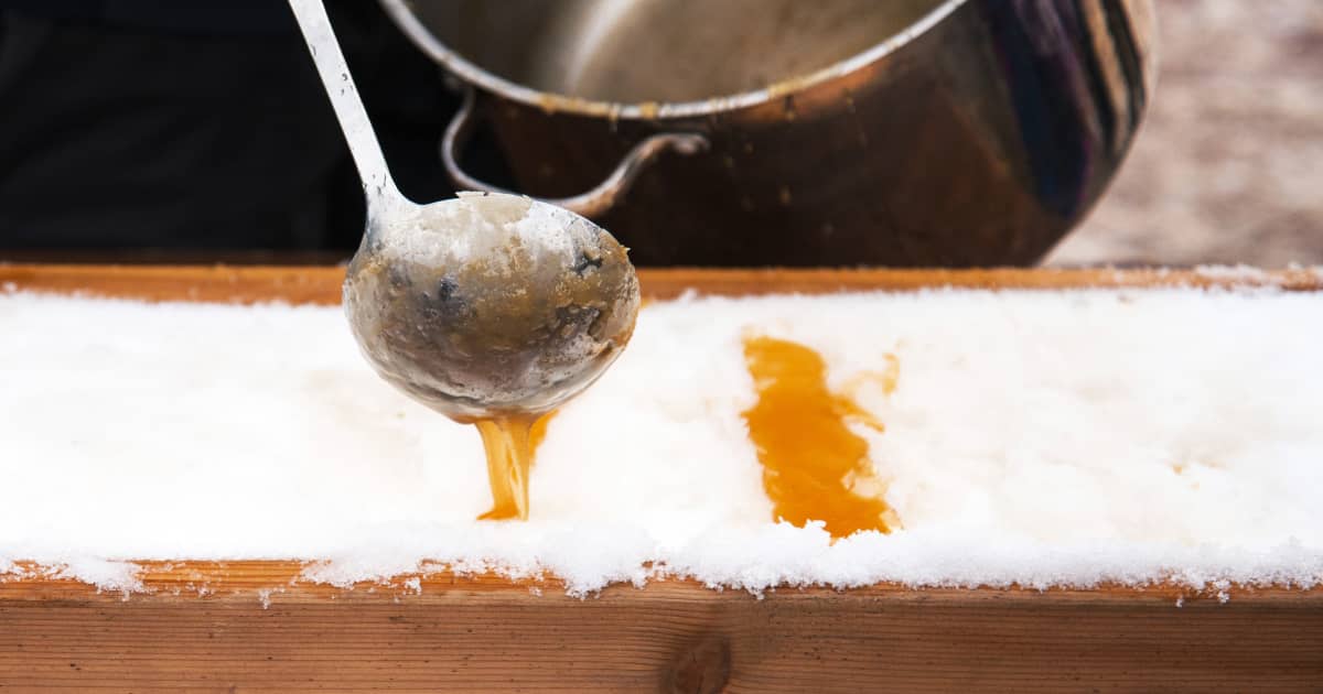 Comment faire de la tire d'érable sur la neige | Zeste