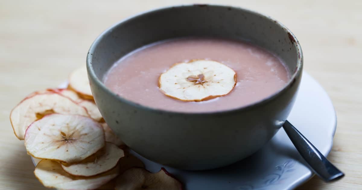 Recette de soupe aux pommes, céleri-rave et sirop d’érable | Zeste