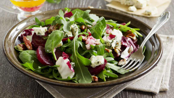 Recette de salade de betteraves rôties, de cresson et de pacanes | Zeste