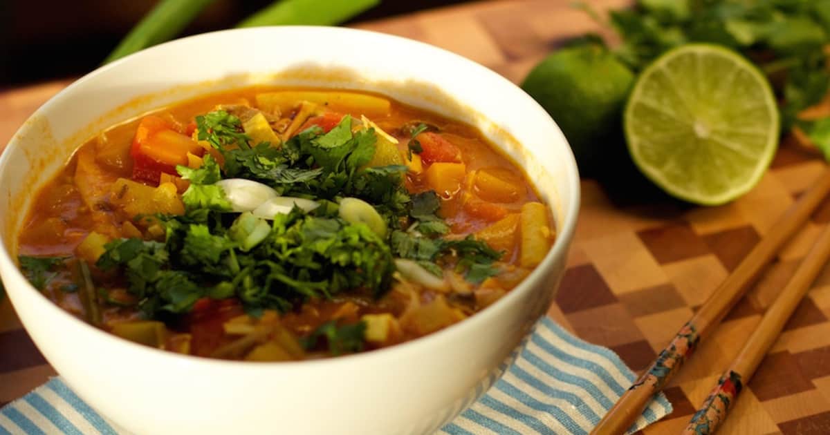 Recette de soupe-repas thaïe au lait de coco | Zeste