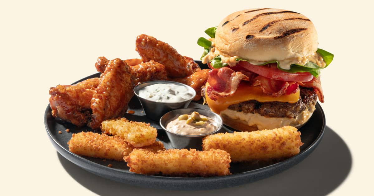 Burger, ailes de poulet, bâtonnets de mozzarella et trempette aux ...