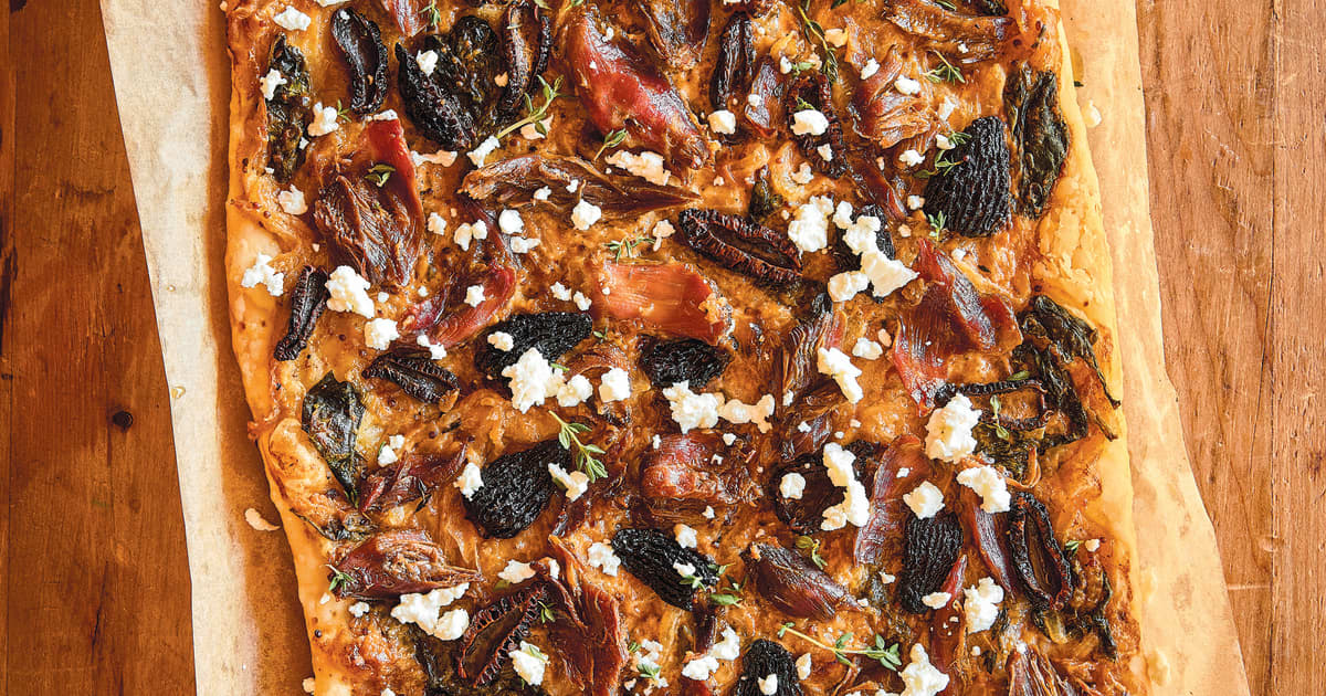 Tarte fine au confit d’oie, aux morilles, aux épinards et au chèvre ...