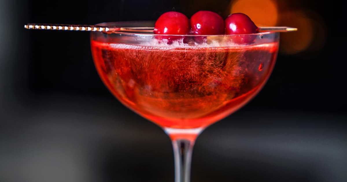 6 recettes de cocktails des Fêtes à faire avec du mousseux | Zeste