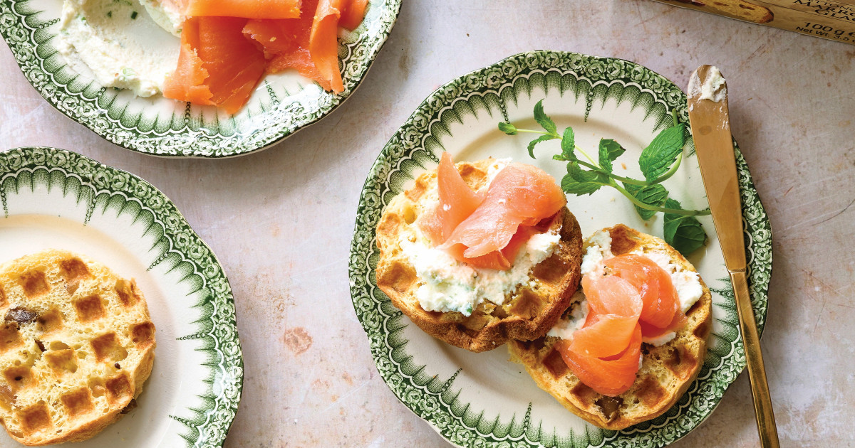 Mini gaufres de panettone, fromage ricotta et saumon fumé | Zeste