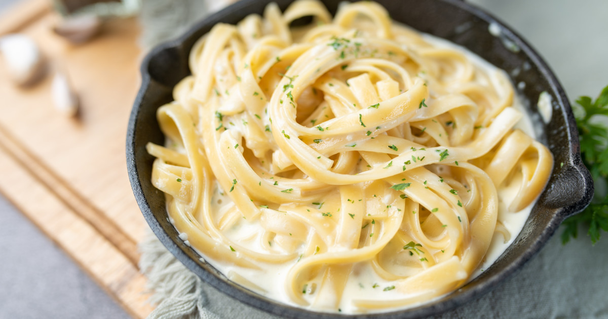 6 sauces Alfredo ultra crémeuses dont tout le monde raffole | Zeste