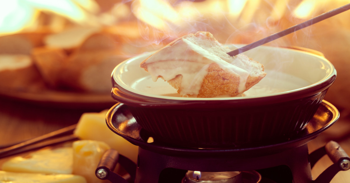 Voici le meilleur vin pour accompagner la fondue au fromage | Zeste